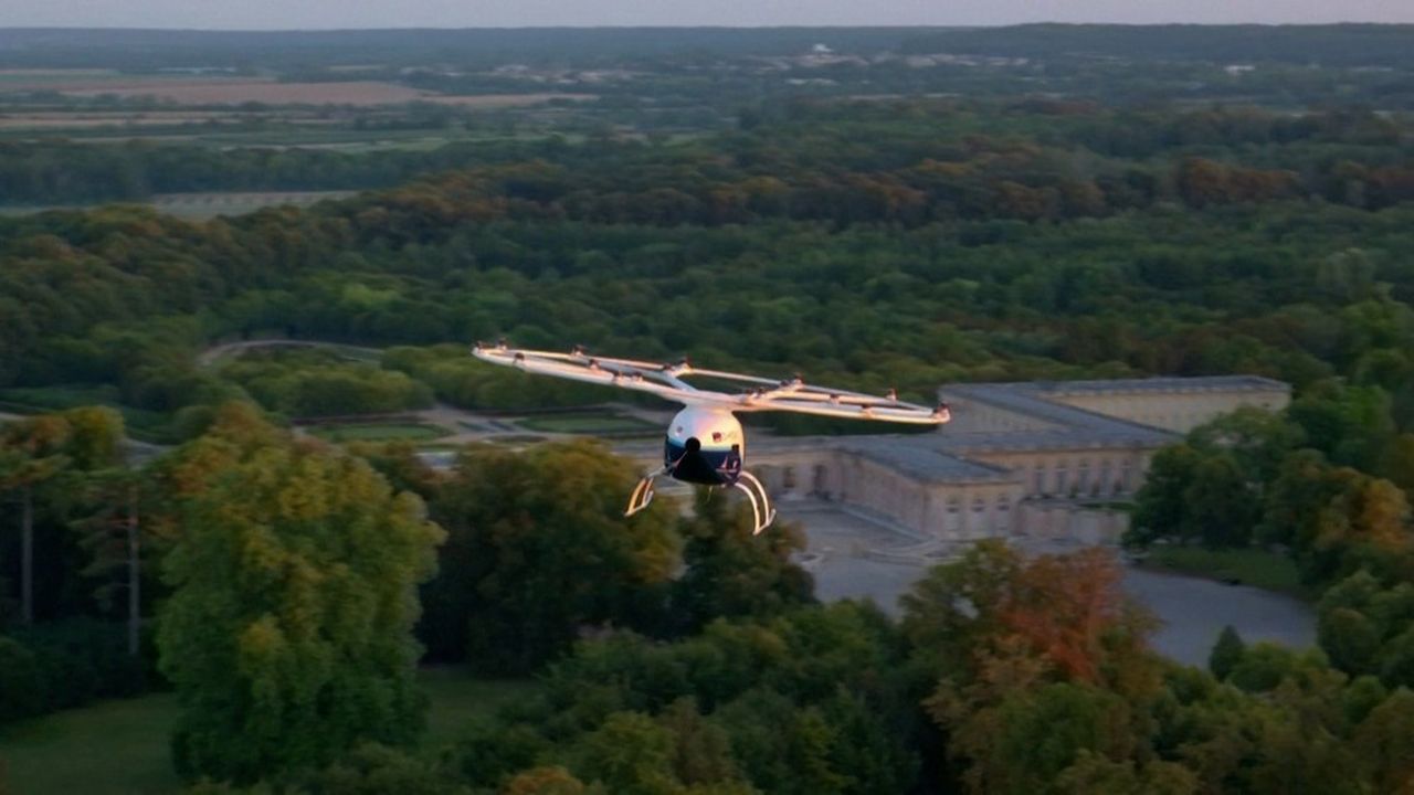 VIDEO - Volocopter teste son « taxi-volant » au château de Versailles ...